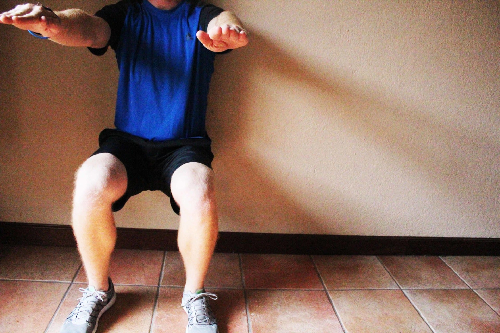 What is a Wall Sit and is it Effective? | Chuze Fitness